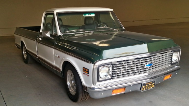 1972 Chevrolet C20 has a Long Bed and a Huge Engine